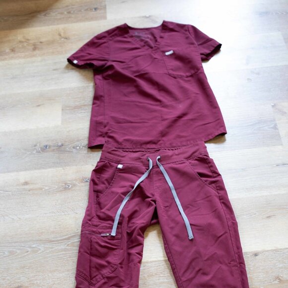 Figs | Pants & Jumpsuits | Figs Scrub Set Catarina One Pocket Scrub Top ...
